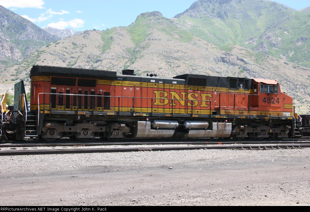 BNSF 4824